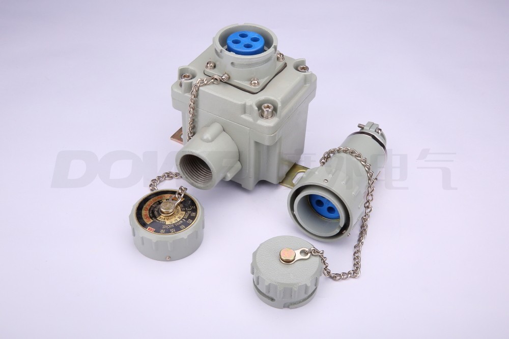 three phase four wire plug socket 100A electric connector cable connector